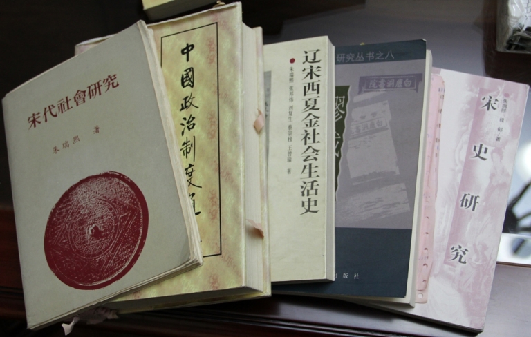 Professor blazes a trail in Song Dynasty studies--嘉定报