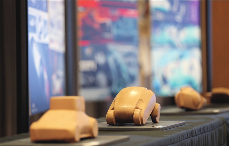 Cars changing gears with future designs--嘉定报